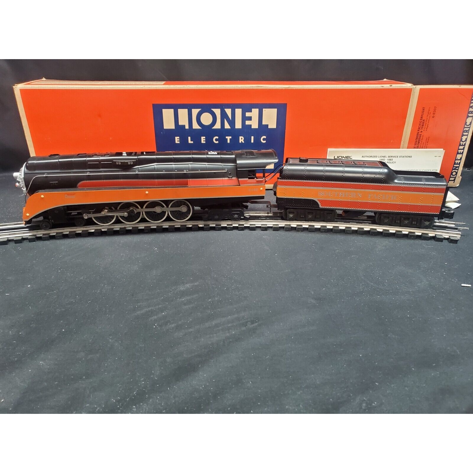 Lionel 6-8307 S P Daylight GS-4 Steam Engine/Tender | East Main Trains