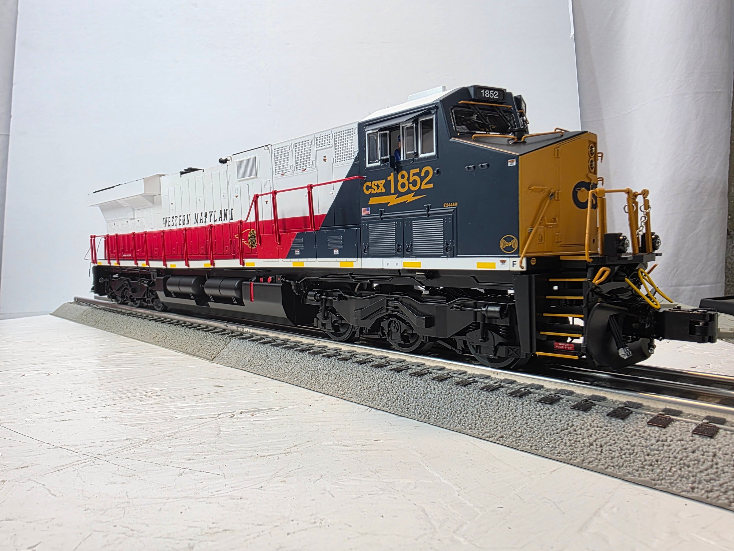 Lionel 2533581 CSX/Western Maryland LEGACY ES44 #1852 | East Main Trains