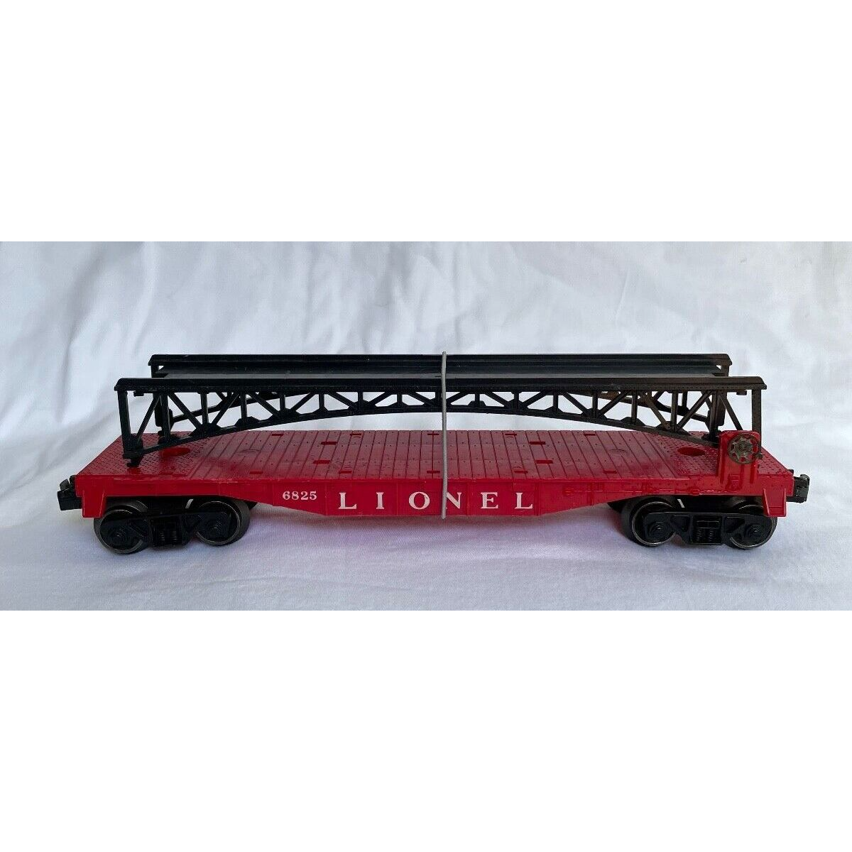 Lionel 6825 Flatcar w/Arch Trestle Bridge | East Main Trains