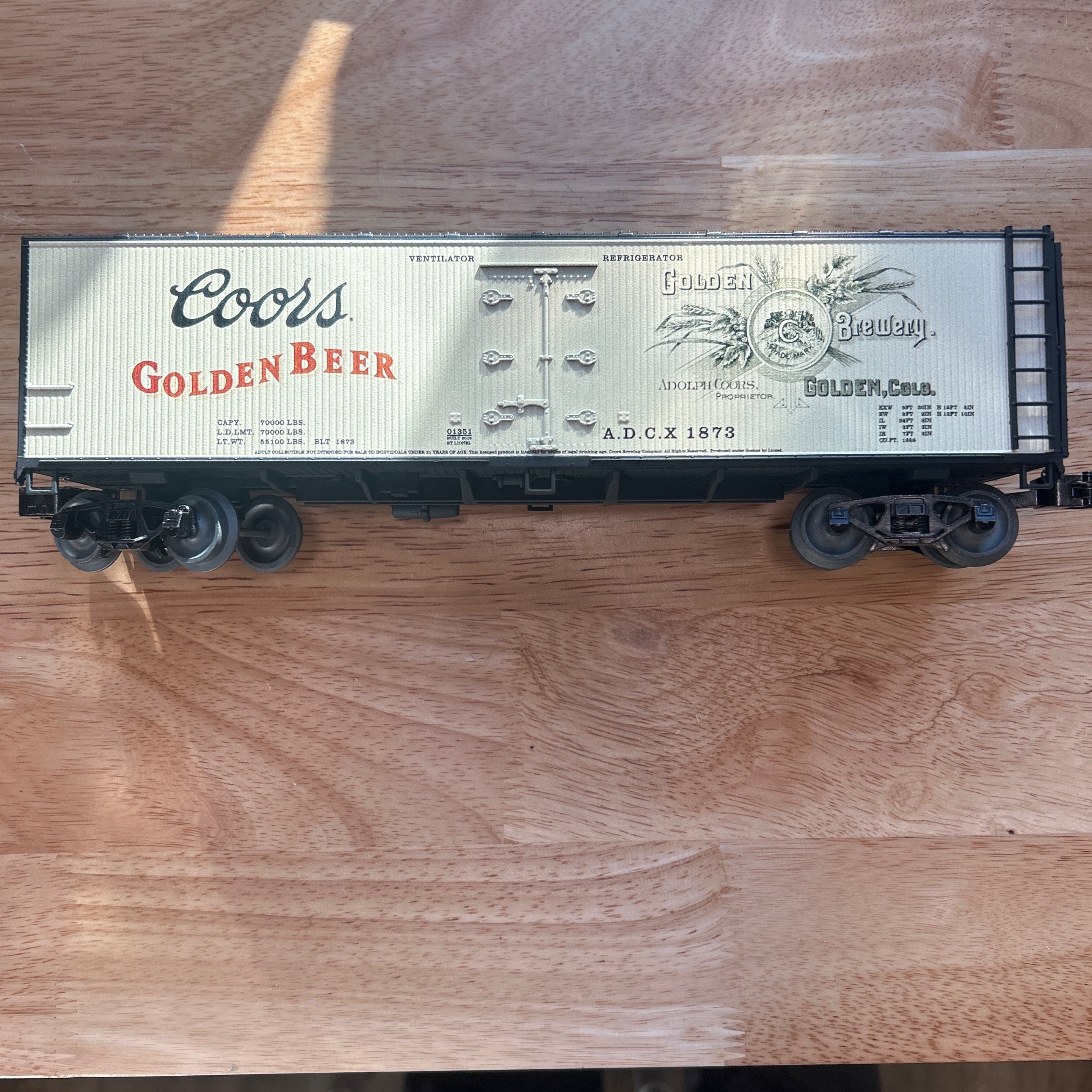 LNL 1901351 Coors Beer Woodside Reefer #1873 | East Main Trains