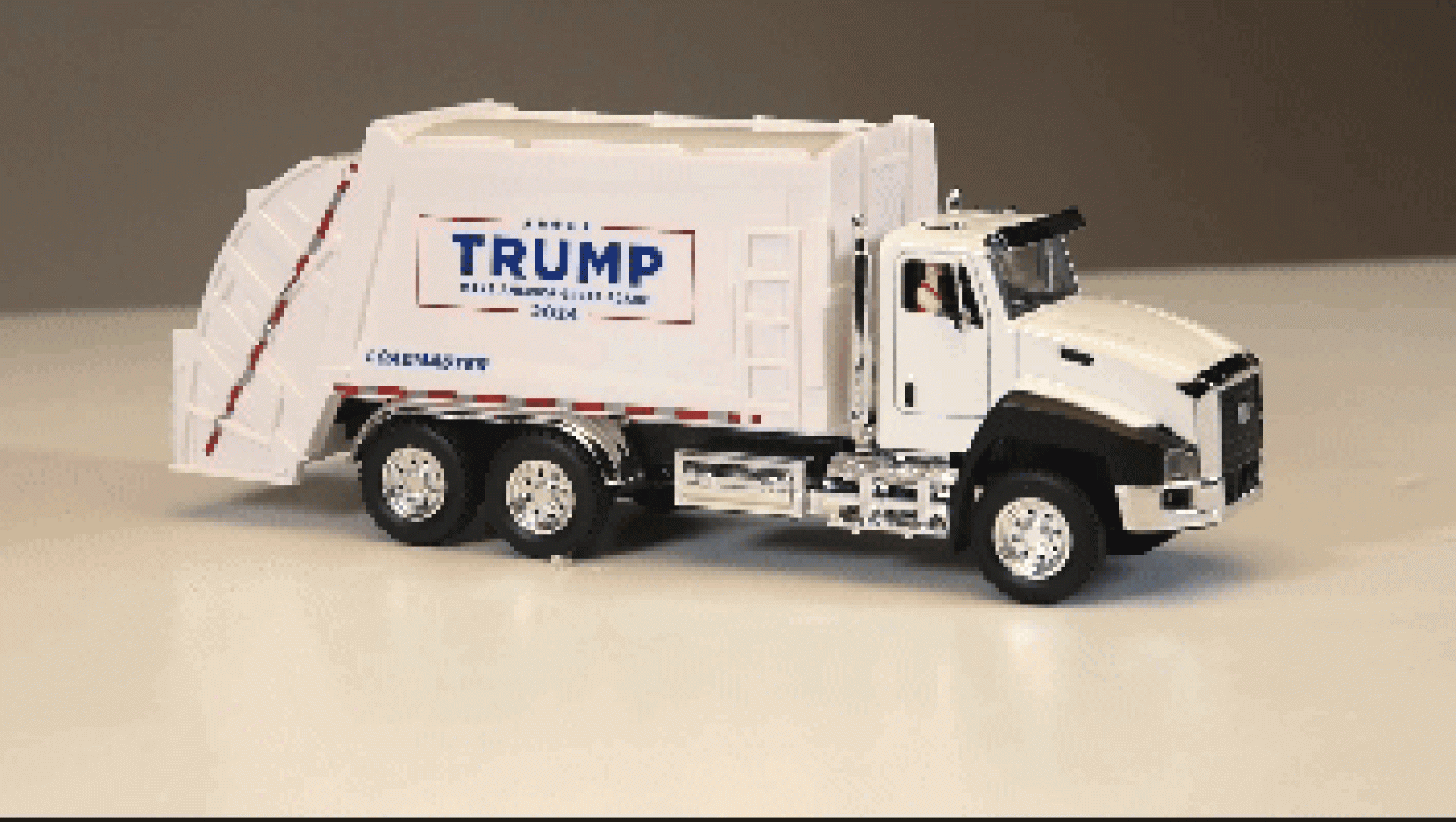 MTH 30-50119 Trump Garbage Truck | East Main Trains