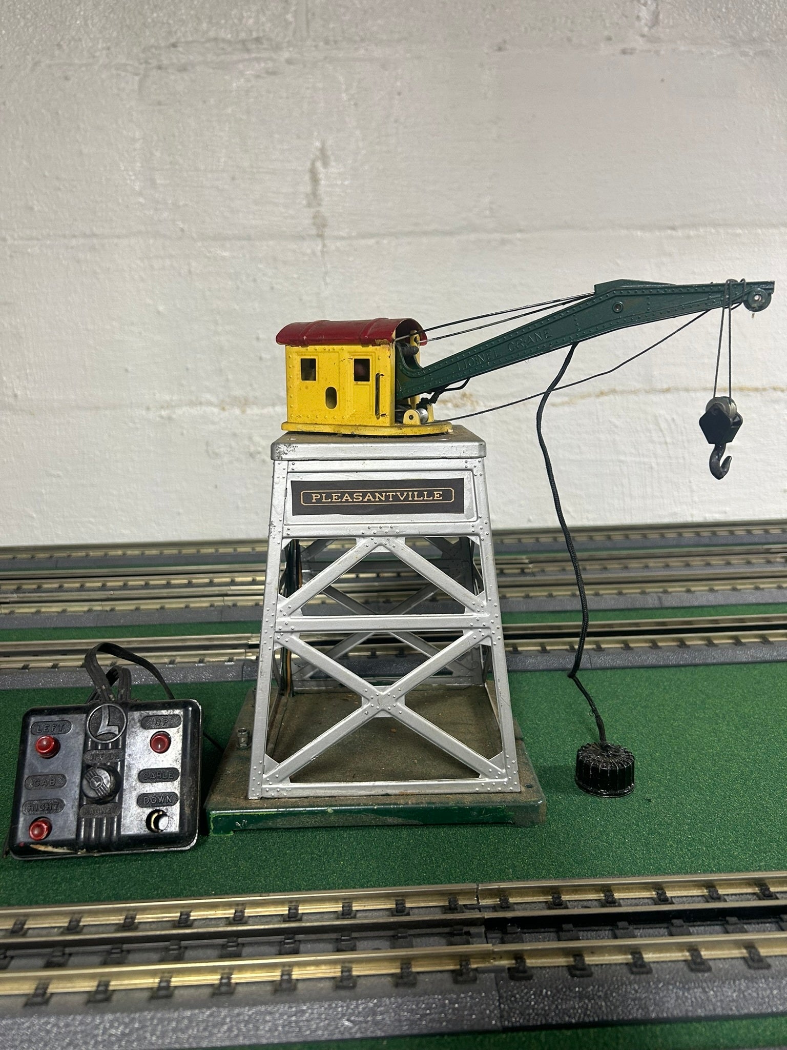 Lionel 165 Magnetic Crane w/OB | East Main Trains